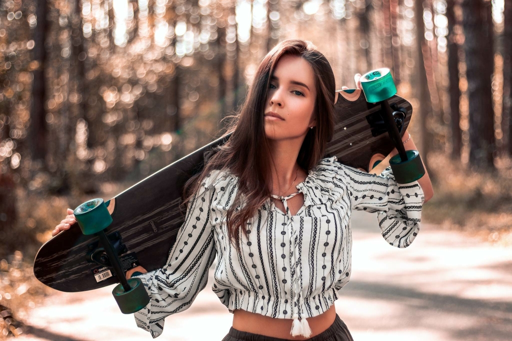 8 Bad Girl Traits Your Boyfriend Wants You to Have