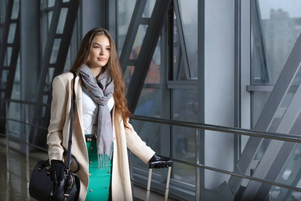 10 Stylish Jet Charter Outfit Ideas