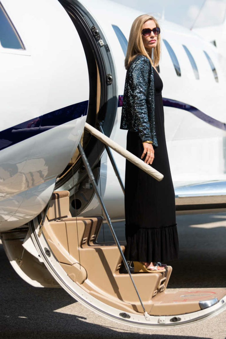 10 Stylish Jet Charter Outfit Ideas