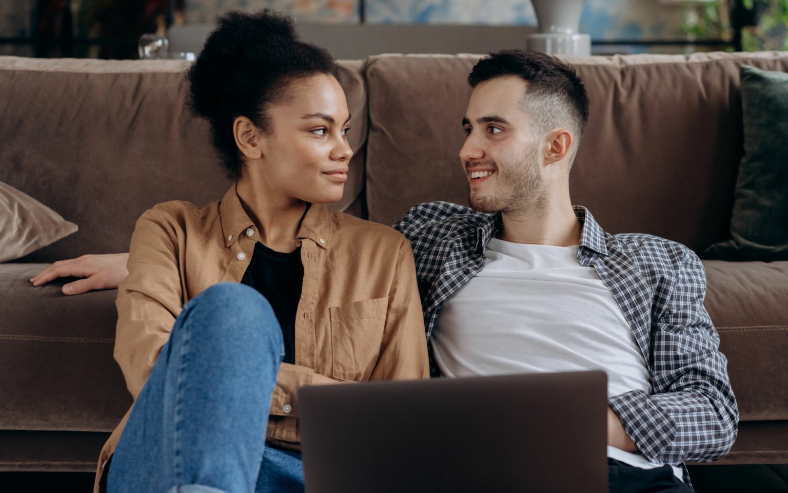 20 Obvious Signs a Guy Is Flirting with You