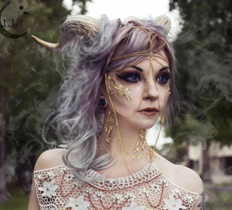 11 Mysteriously Creepy Halloween Hairstyles